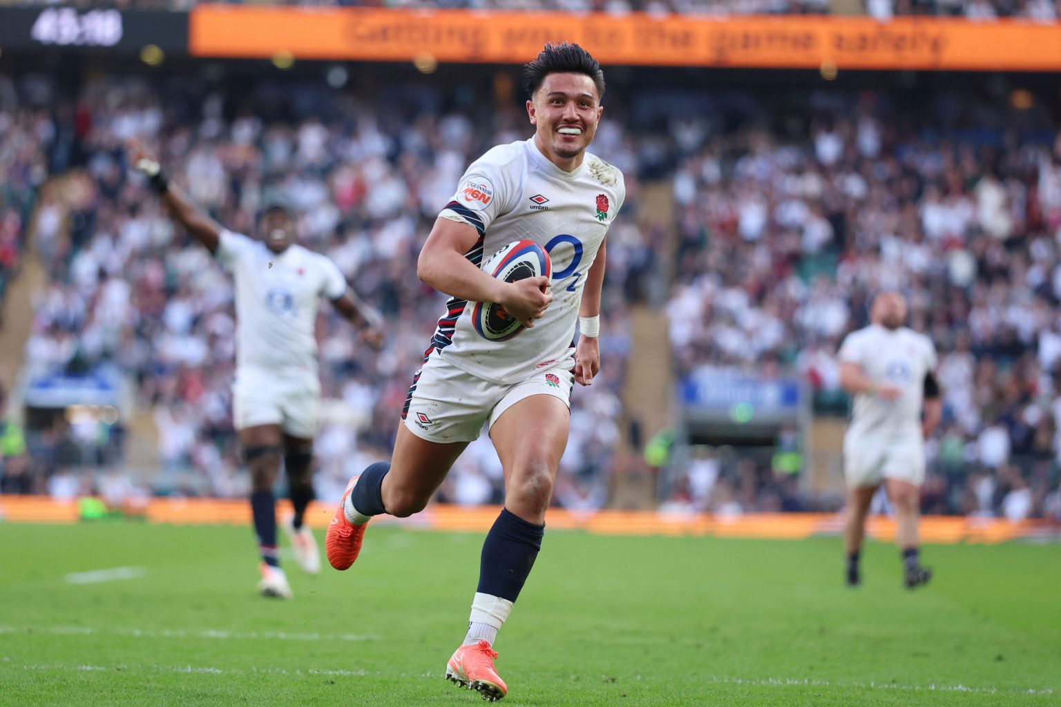 Six Nations: Seven try England thump Italy at Twickenham