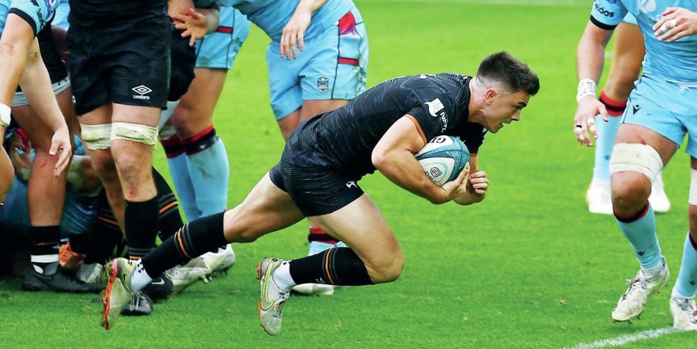 Ospreys take it as Giles puts on a show